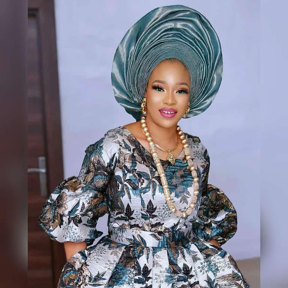 Two Toned Damask Lace Fabric - Annies Essentials | Flutterwave Store