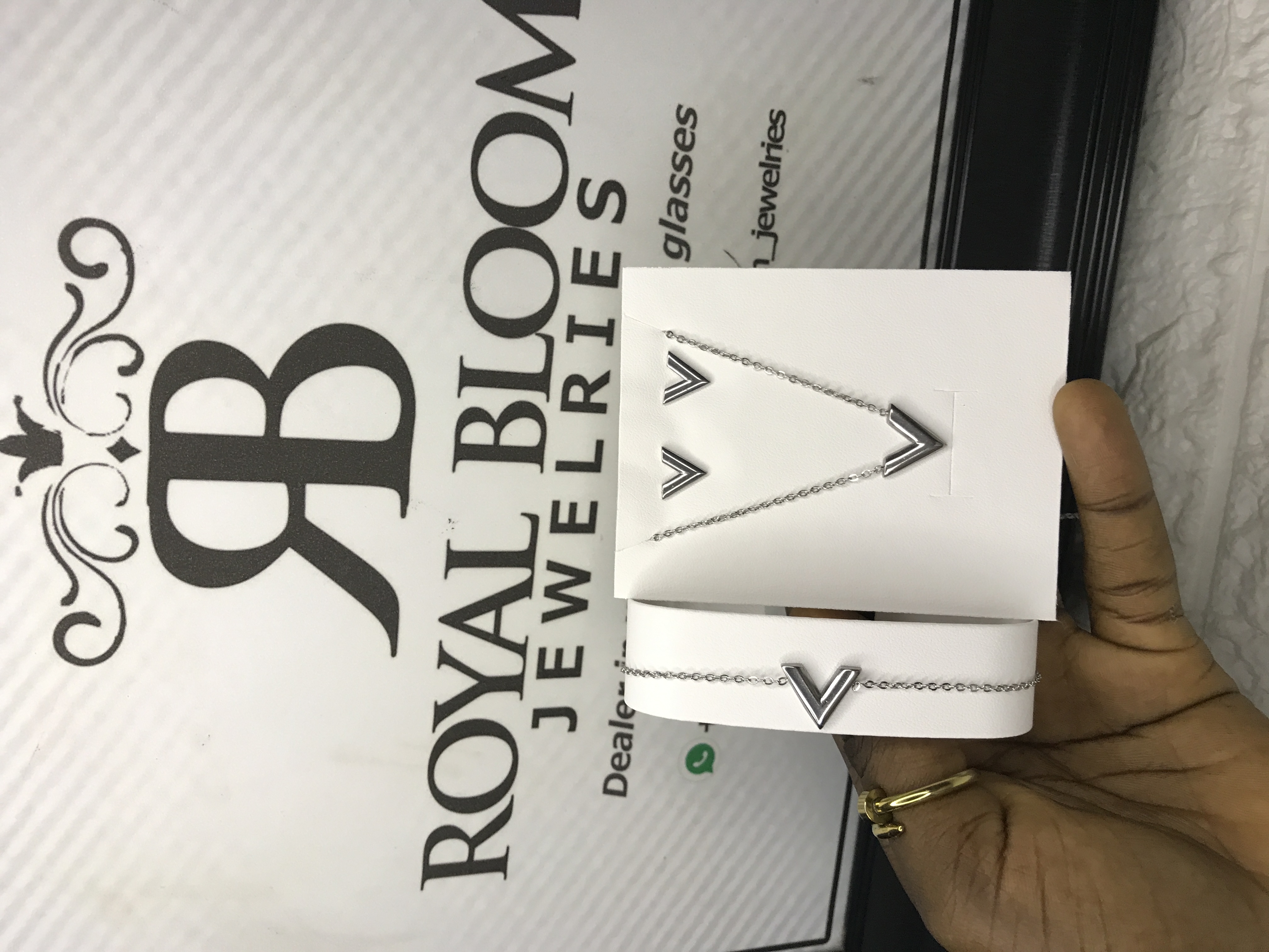 V Jewelry Set - Royal Bloom Jewelries | Flutterwave Store